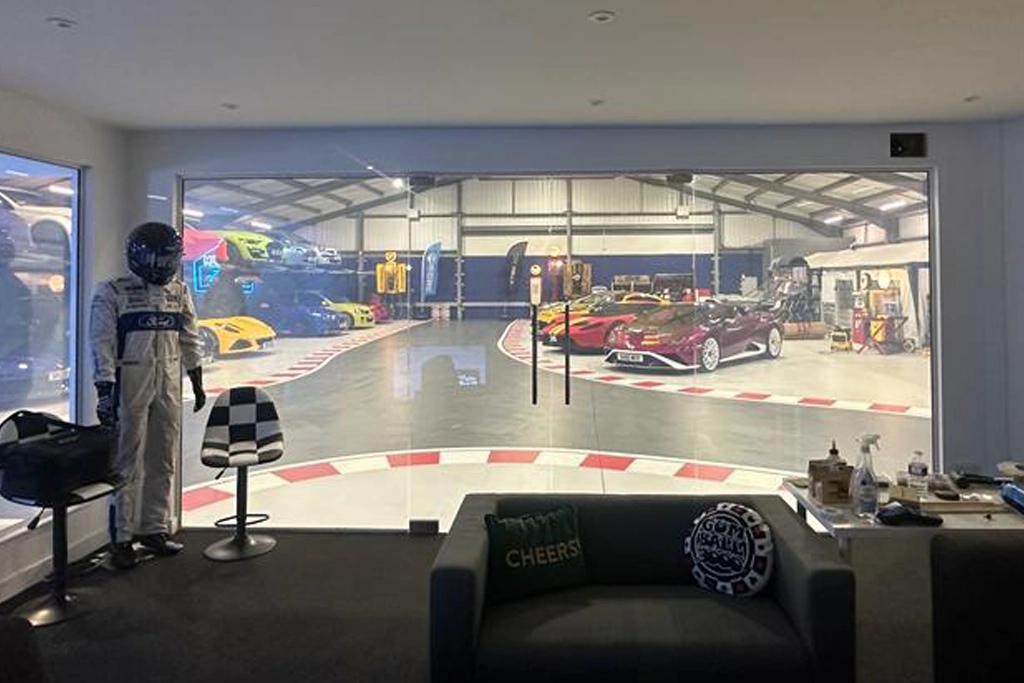 famous shmuseum laps up top esg switchableTM gear - ESG Glass